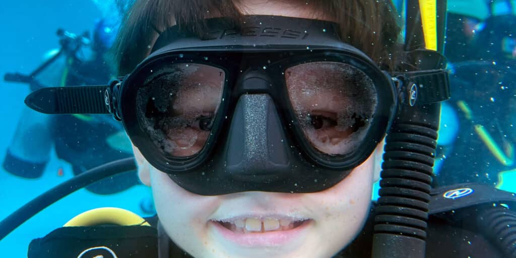 Kids Learn to Dive On The Great Barrier Reef - 10 Years Old